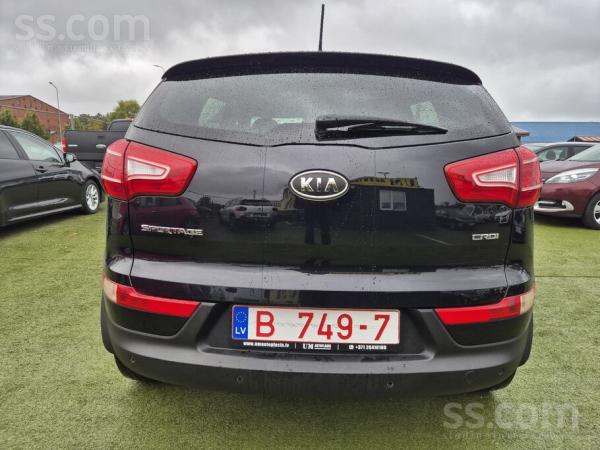 Black Kia Sportage 2012 in Liepaja, with an engine capacity of 2.00 L and mileage of 224 thousand km for 7100 €, photo 7 on AUTOMOTO.COM.LV