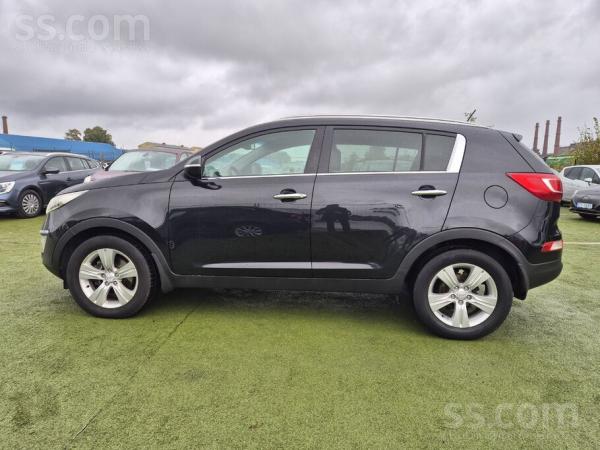 Black Kia Sportage 2012 in Liepaja, with an engine capacity of 2.00 L and mileage of 224 thousand km for 7100 €, photo 9 on AUTOMOTO.COM.LV
