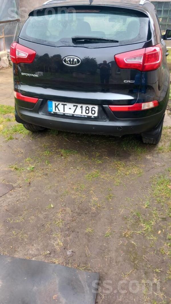 Melns Kia Sportage 2012 Jelgava, ar dzinēja tilpumu 1.70 L un nobraukumu 329 tūkst. km par 6000 €, foto 5 vietnē AUTOMOTO.COM.LV
