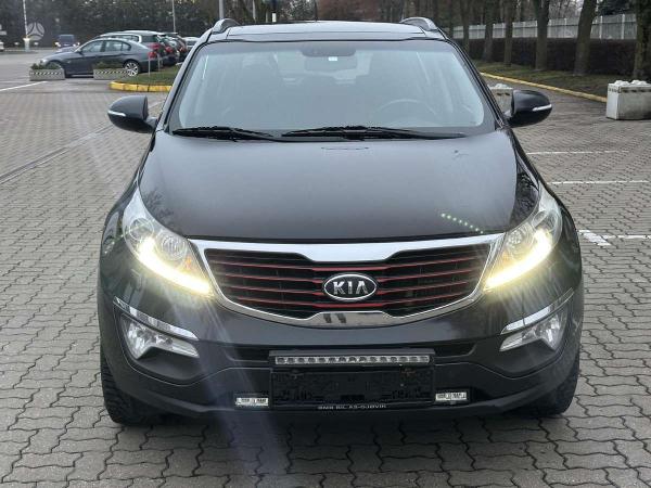 Black Kia Sportage 2013 in Marijampole, with an engine capacity of 1.69 L and mileage of 258 thousand km for 6300 €, photo 3 on AUTOMOTO.COM.LV