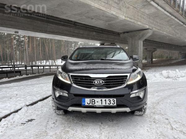 Black Kia Sportage 2013 in Riga, with an engine capacity of 2.00 L and mileage of 0 thousand km for 6990 €, photo 3 on AUTOMOTO.COM.LV