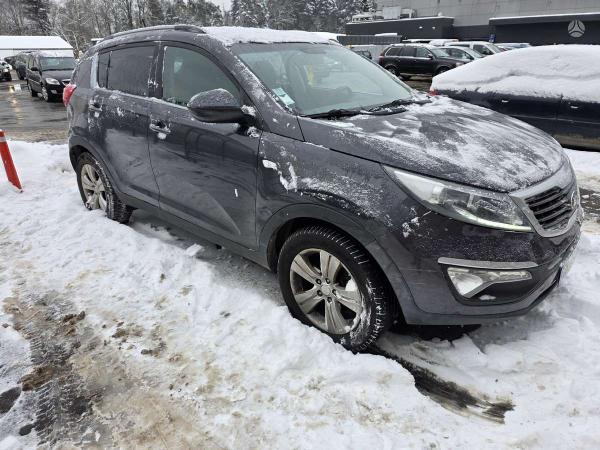 Black Kia Sportage 2013 in Vilnius, with an engine capacity of 1.69 L and mileage of 212 thousand km for 5300 €, photo 2 on AUTOMOTO.COM.LV