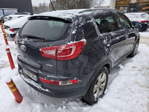 Black Kia Sportage 2013 in Vilnius, with an engine capacity of 1.69 L and mileage of 212 thousand km for 5300 €, photo 5 on AUTOMOTO.COM.LV