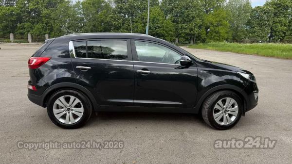 Black Kia Sportage 2013 in Tallinn, with an engine capacity of 2.00 L and mileage of 127 thousand km for 9500 €, photo 3 on AUTOMOTO.COM.LV