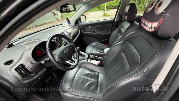 Black Kia Sportage 2013 in Tallinn, with an engine capacity of 2.00 L and mileage of 127 thousand km for 9500 €, photo 6 on AUTOMOTO.COM.LV