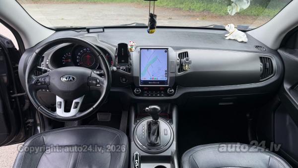 Black Kia Sportage 2013 in Tallinn, with an engine capacity of 2.00 L and mileage of 127 thousand km for 9500 €, photo 7 on AUTOMOTO.COM.LV