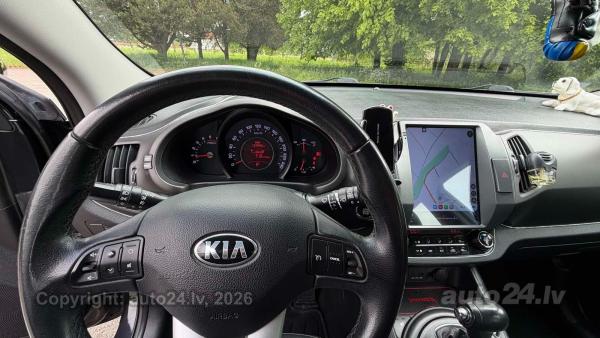 Black Kia Sportage 2013 in Tallinn, with an engine capacity of 2.00 L and mileage of 127 thousand km for 9500 €, photo 8 on AUTOMOTO.COM.LV