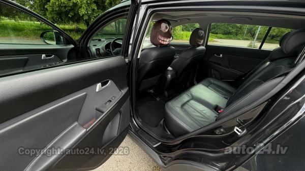 Black Kia Sportage 2013 in Tallinn, with an engine capacity of 2.00 L and mileage of 127 thousand km for 9500 €, photo 10 on AUTOMOTO.COM.LV