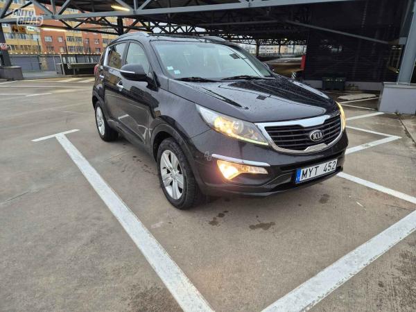 Black Kia Sportage 2013 in Siauliai, with an engine capacity of 1.70 L and mileage of 208 thousand km for 6900 €, photo 1 on AUTOMOTO.COM.LV
