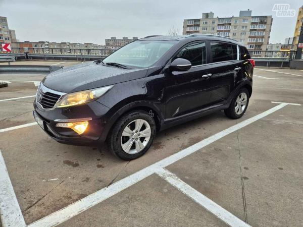 Black Kia Sportage 2013 in Siauliai, with an engine capacity of 1.70 L and mileage of 208 thousand km for 6900 €, photo 2 on AUTOMOTO.COM.LV