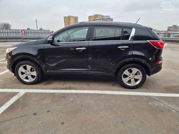Black Kia Sportage 2013 in Siauliai, with an engine capacity of 1.70 L and mileage of 208 thousand km for 6900 €, photo 3 on AUTOMOTO.COM.LV