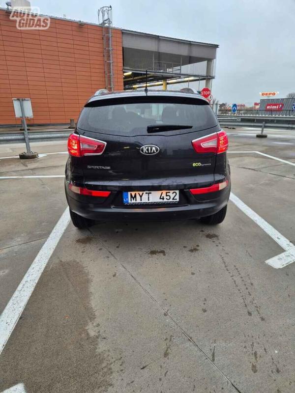 Black Kia Sportage 2013 in Siauliai, with an engine capacity of 1.70 L and mileage of 208 thousand km for 6900 €, photo 5 on AUTOMOTO.COM.LV