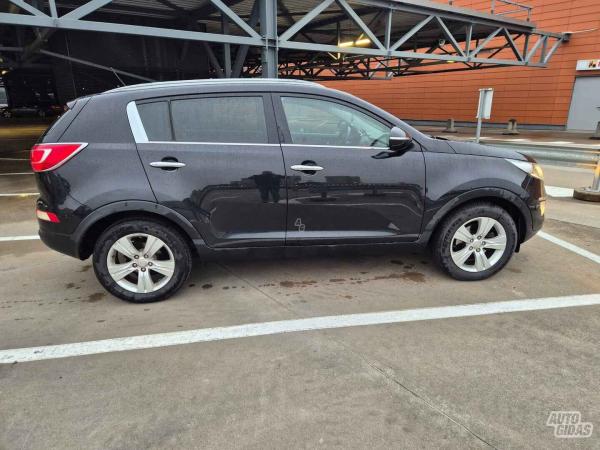 Black Kia Sportage 2013 in Siauliai, with an engine capacity of 1.70 L and mileage of 208 thousand km for 6900 €, photo 8 on AUTOMOTO.COM.LV