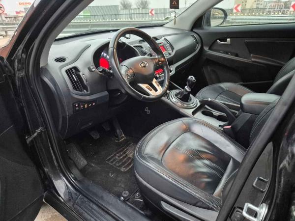 Black Kia Sportage 2013 in Siauliai, with an engine capacity of 1.70 L and mileage of 208 thousand km for 6900 €, photo 10 on AUTOMOTO.COM.LV