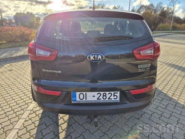 Черный Киа Sportage 2013 в Салдус, объемом двигателя 1.60 л и пробегом 228 тыс. км за 8350 €, фото 4 на AUTOMOTO.COM.LV