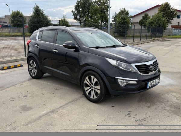 Black Kia Sportage 2013 in Marijampole, with an engine capacity of 2.00 L and mileage of 140 thousand km for 7900 €, photo 1 on AUTOMOTO.COM.LV