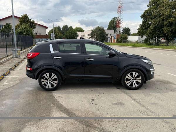 Black Kia Sportage 2013 in Marijampole, with an engine capacity of 2.00 L and mileage of 140 thousand km for 7900 €, photo 4 on AUTOMOTO.COM.LV