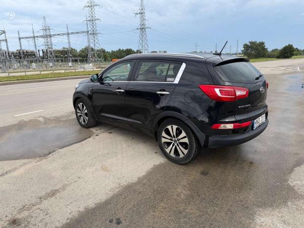 Black Kia Sportage 2013 in Marijampole, with an engine capacity of 2.00 L and mileage of 140 thousand km for 7900 €, photo 5 on AUTOMOTO.COM.LV