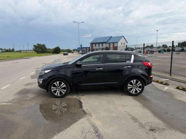 Black Kia Sportage 2013 in Marijampole, with an engine capacity of 2.00 L and mileage of 140 thousand km for 7900 €, photo 6 on AUTOMOTO.COM.LV