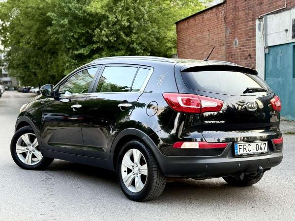Black Kia Sportage 2013 in Kaunas, with an engine capacity of 2.00 L and mileage of 297 thousand km for 6000 €, photo 3 on AUTOMOTO.COM.LV