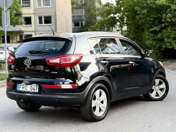 Black Kia Sportage 2013 in Kaunas, with an engine capacity of 2.00 L and mileage of 297 thousand km for 6000 €, photo 4 on AUTOMOTO.COM.LV