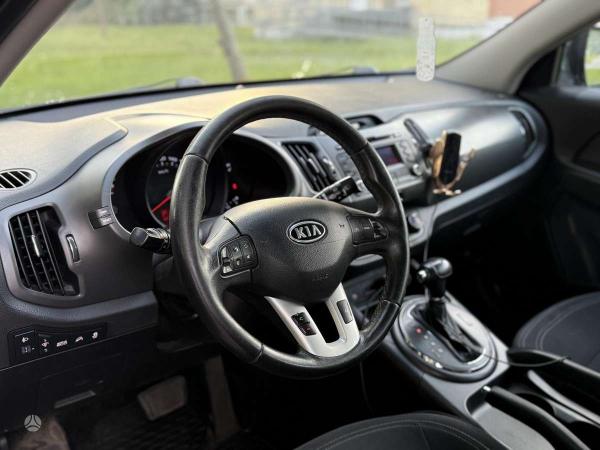 Black Kia Sportage 2013 in Kaunas, with an engine capacity of 2.00 L and mileage of 297 thousand km for 6000 €, photo 5 on AUTOMOTO.COM.LV