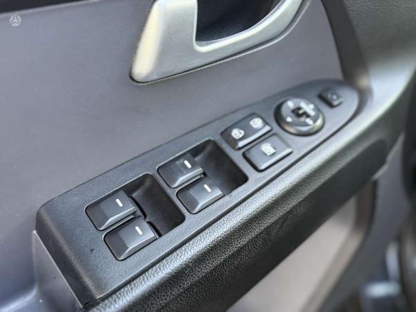 Black Kia Sportage 2013 in Kaunas, with an engine capacity of 2.00 L and mileage of 297 thousand km for 6000 €, photo 6 on AUTOMOTO.COM.LV