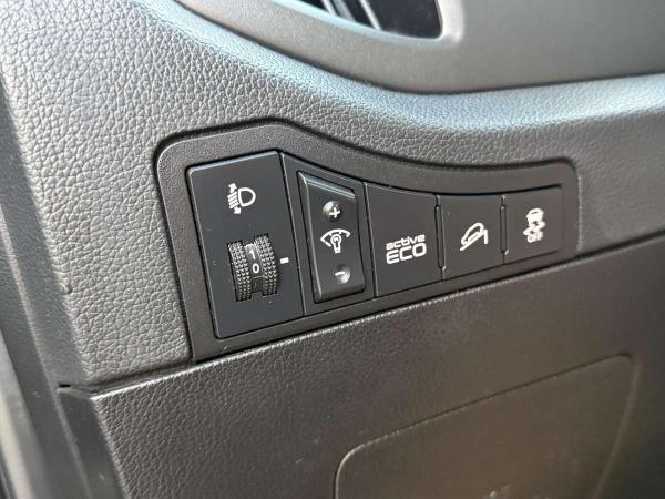 Black Kia Sportage 2013 in Kaunas, with an engine capacity of 2.00 L and mileage of 297 thousand km for 6000 €, photo 7 on AUTOMOTO.COM.LV
