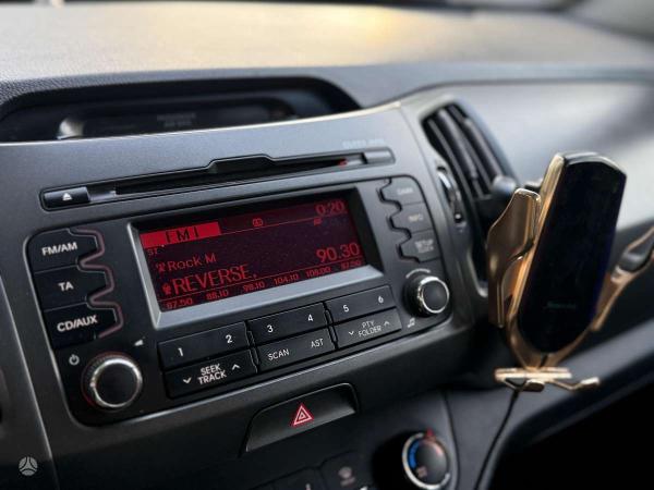 Black Kia Sportage 2013 in Kaunas, with an engine capacity of 2.00 L and mileage of 297 thousand km for 6000 €, photo 9 on AUTOMOTO.COM.LV