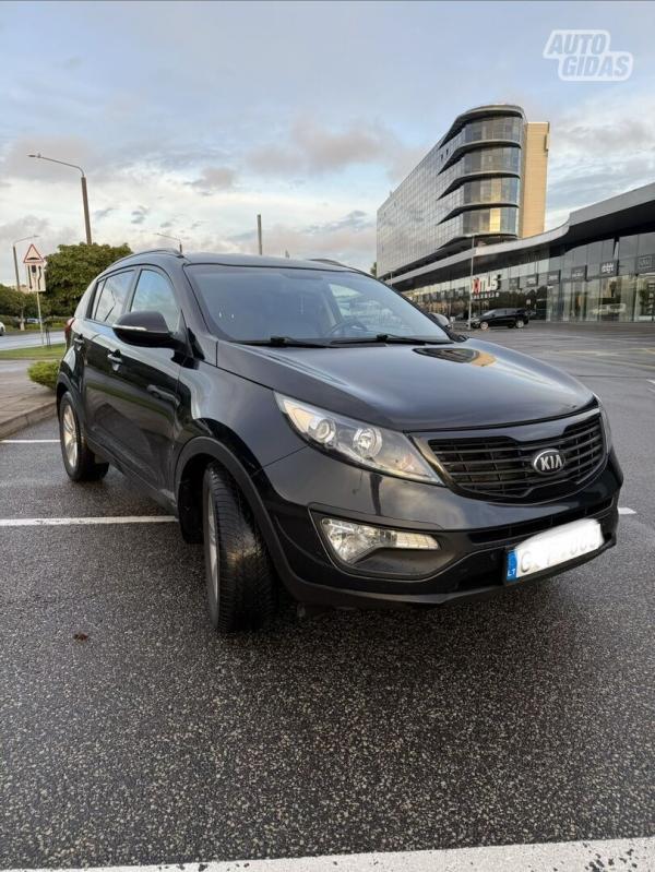 Black Kia Sportage 2013 in Vilnius, with an engine capacity of 2.00 L and mileage of 262 thousand km for 5950 €, photo 3 on AUTOMOTO.COM.LV