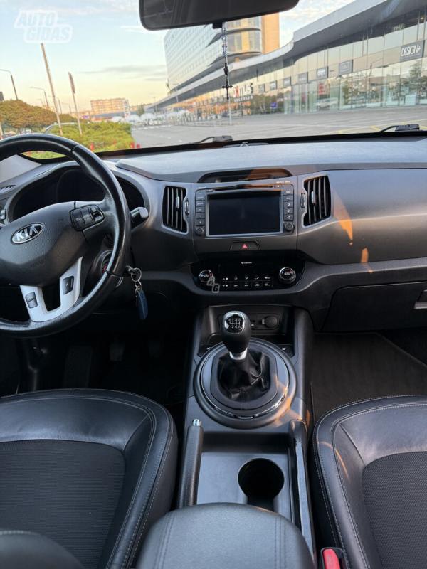 Black Kia Sportage 2013 in Vilnius, with an engine capacity of 2.00 L and mileage of 262 thousand km for 5950 €, photo 6 on AUTOMOTO.COM.LV