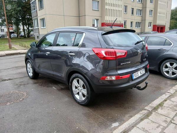 Black Kia Sportage 2013 in Siauliai, with an engine capacity of 1.69 L and mileage of 240 thousand km for 6450 €, photo 4 on AUTOMOTO.COM.LV