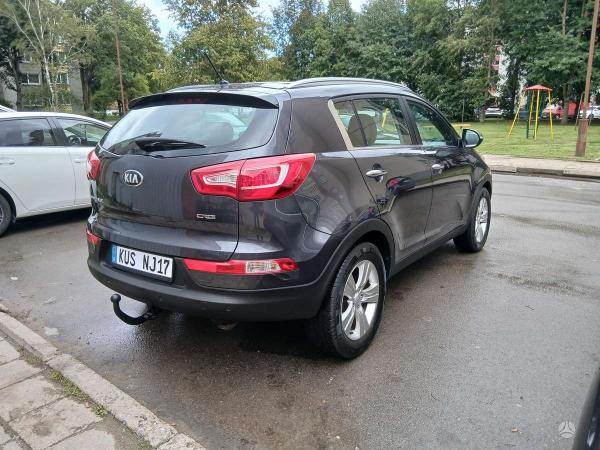 Black Kia Sportage 2013 in Siauliai, with an engine capacity of 1.69 L and mileage of 240 thousand km for 6450 €, photo 5 on AUTOMOTO.COM.LV
