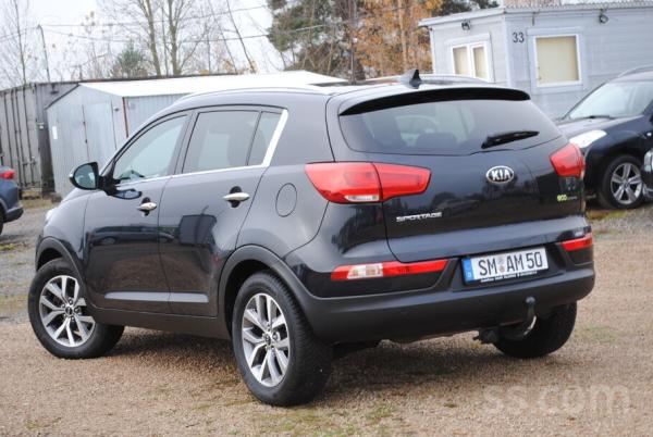 Black Kia Sportage 2014 in Riga, with an engine capacity of 1.70 L and mileage of 189 thousand km for 8990 €, photo 3 on AUTOMOTO.COM.LV