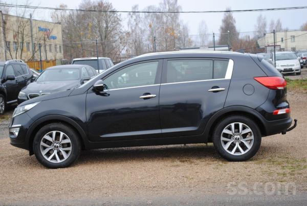 Black Kia Sportage 2014 in Riga, with an engine capacity of 1.70 L and mileage of 189 thousand km for 8990 €, photo 5 on AUTOMOTO.COM.LV