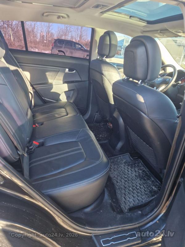 Melns Kia Sportage 2014 Tallina, ar dzinēja tilpumu 2.00 L un nobraukumu 248 tūkst. km par 8000 €, foto 11 vietnē AUTOMOTO.COM.LV