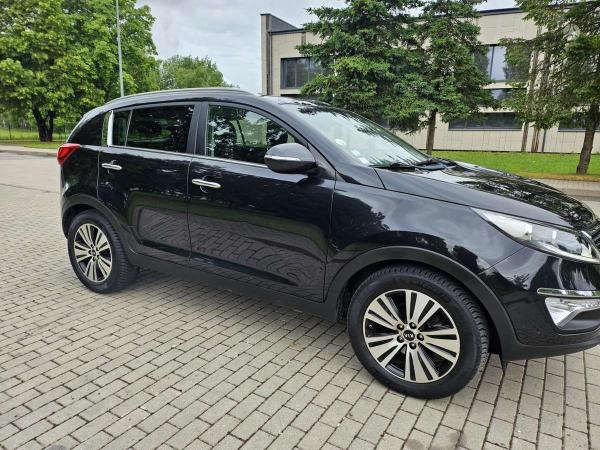 Black Kia Sportage 2014 in Taurage, with an engine capacity of 1.69 L and mileage of 248 thousand km for 7600 €, photo 4 on AUTOMOTO.COM.LV