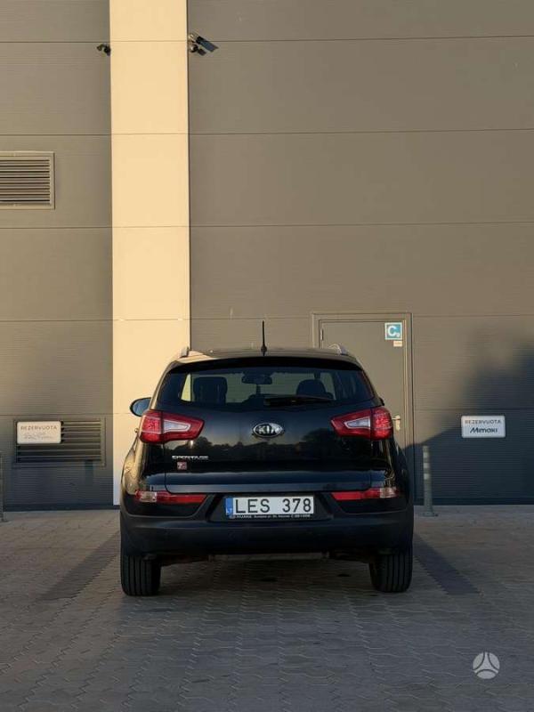 Black Kia Sportage 2014 in Vilnius, with an engine capacity of 2.00 L and mileage of 103 thousand km for 8399 €, photo 3 on AUTOMOTO.COM.LV