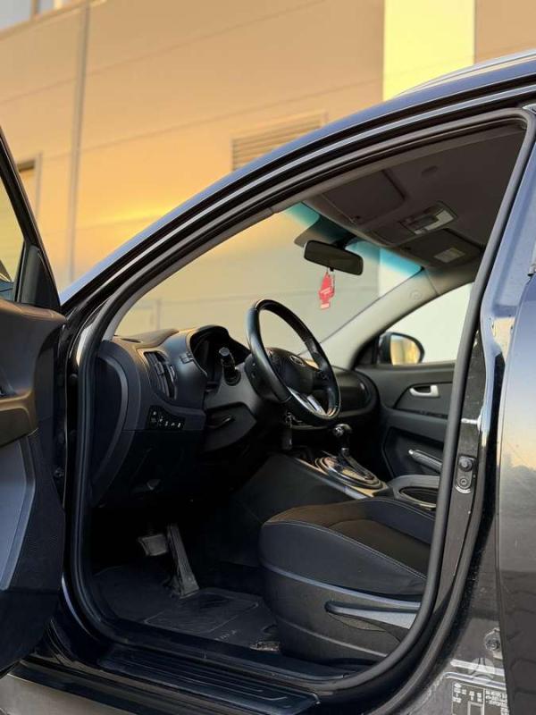 Black Kia Sportage 2014 in Vilnius, with an engine capacity of 2.00 L and mileage of 103 thousand km for 8399 €, photo 8 on AUTOMOTO.COM.LV