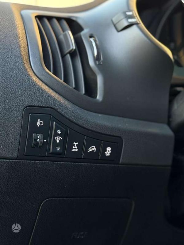 Black Kia Sportage 2014 in Vilnius, with an engine capacity of 2.00 L and mileage of 103 thousand km for 8399 €, photo 10 on AUTOMOTO.COM.LV