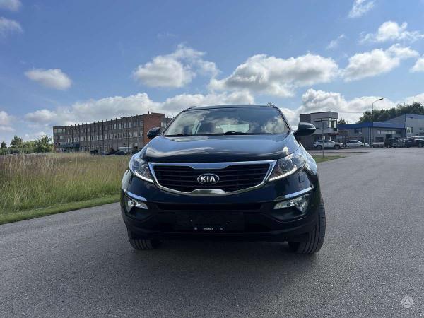 Black Kia Sportage 2014 in Siauliai, with an engine capacity of 1.69 L and mileage of 220 thousand km for 7650 €, photo 2 on AUTOMOTO.COM.LV