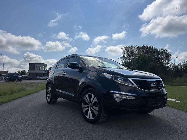 Black Kia Sportage 2014 in Siauliai, with an engine capacity of 1.69 L and mileage of 220 thousand km for 7650 €, photo 3 on AUTOMOTO.COM.LV