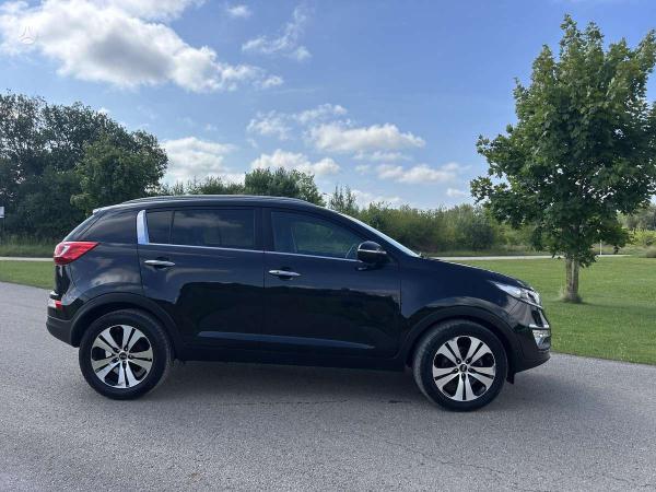 Black Kia Sportage 2014 in Siauliai, with an engine capacity of 1.69 L and mileage of 220 thousand km for 7650 €, photo 4 on AUTOMOTO.COM.LV