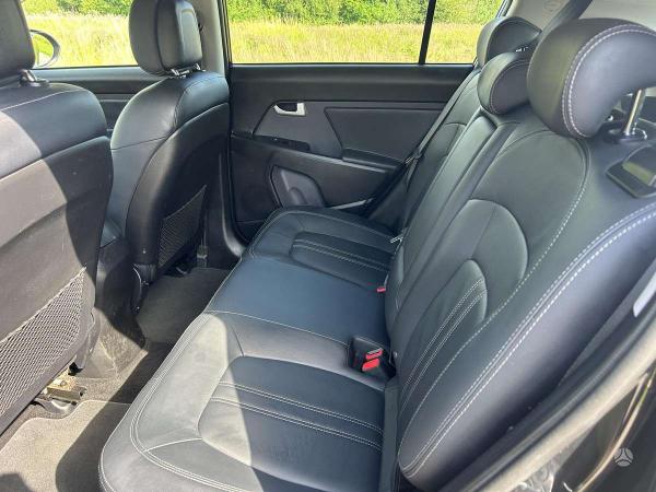 Black Kia Sportage 2014 in Siauliai, with an engine capacity of 1.69 L and mileage of 220 thousand km for 7650 €, photo 9 on AUTOMOTO.COM.LV