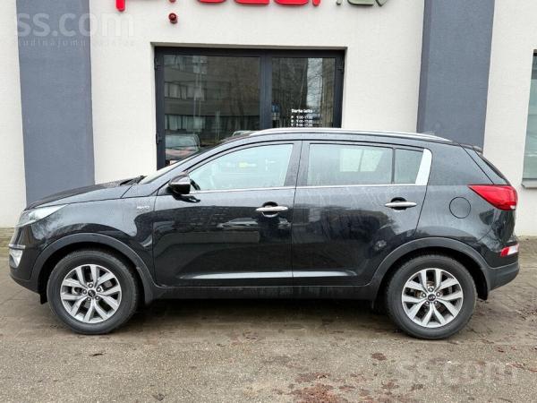 Black Kia Sportage 2015 in Riga, with an engine capacity of 2.00 L and mileage of 177 thousand km for 8950 €, photo 2 on AUTOMOTO.COM.LV