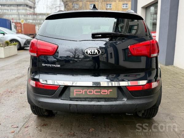 Black Kia Sportage 2015 in Riga, with an engine capacity of 2.00 L and mileage of 177 thousand km for 8950 €, photo 4 on AUTOMOTO.COM.LV