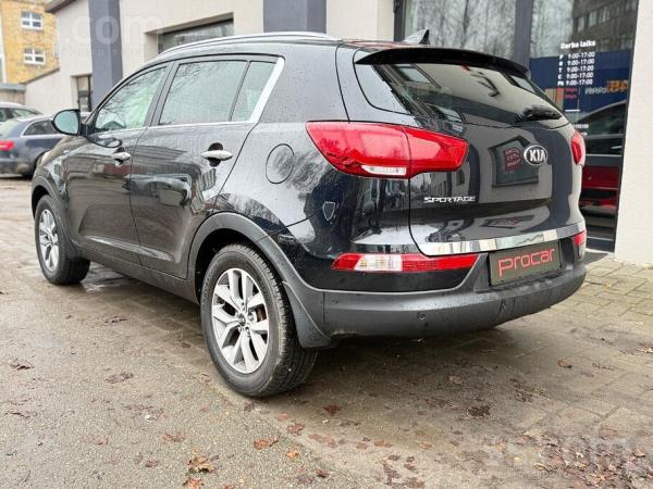 Black Kia Sportage 2015 in Riga, with an engine capacity of 2.00 L and mileage of 177 thousand km for 8950 €, photo 5 on AUTOMOTO.COM.LV