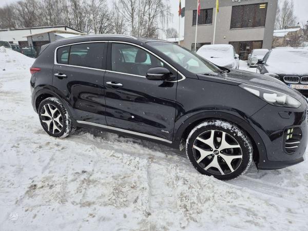 Black Kia Sportage 2016 in Utena, with an engine capacity of 2.00 L and mileage of 287 thousand km for 13250 €, photo 9 on AUTOMOTO.COM.LV