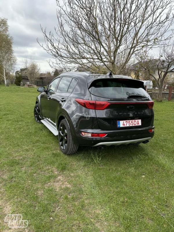 Black Kia Sportage 2016 in Panevezys, with an engine capacity of 1.60 L and mileage of 175 thousand km for 13500 €, photo 3 on AUTOMOTO.COM.LV