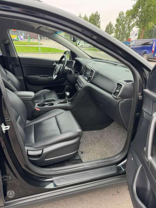 Black Kia Sportage 2016 in Vilnius, with an engine capacity of 1.69 L and mileage of 171 thousand km for 8000 €, photo 8 on AUTOMOTO.COM.LV